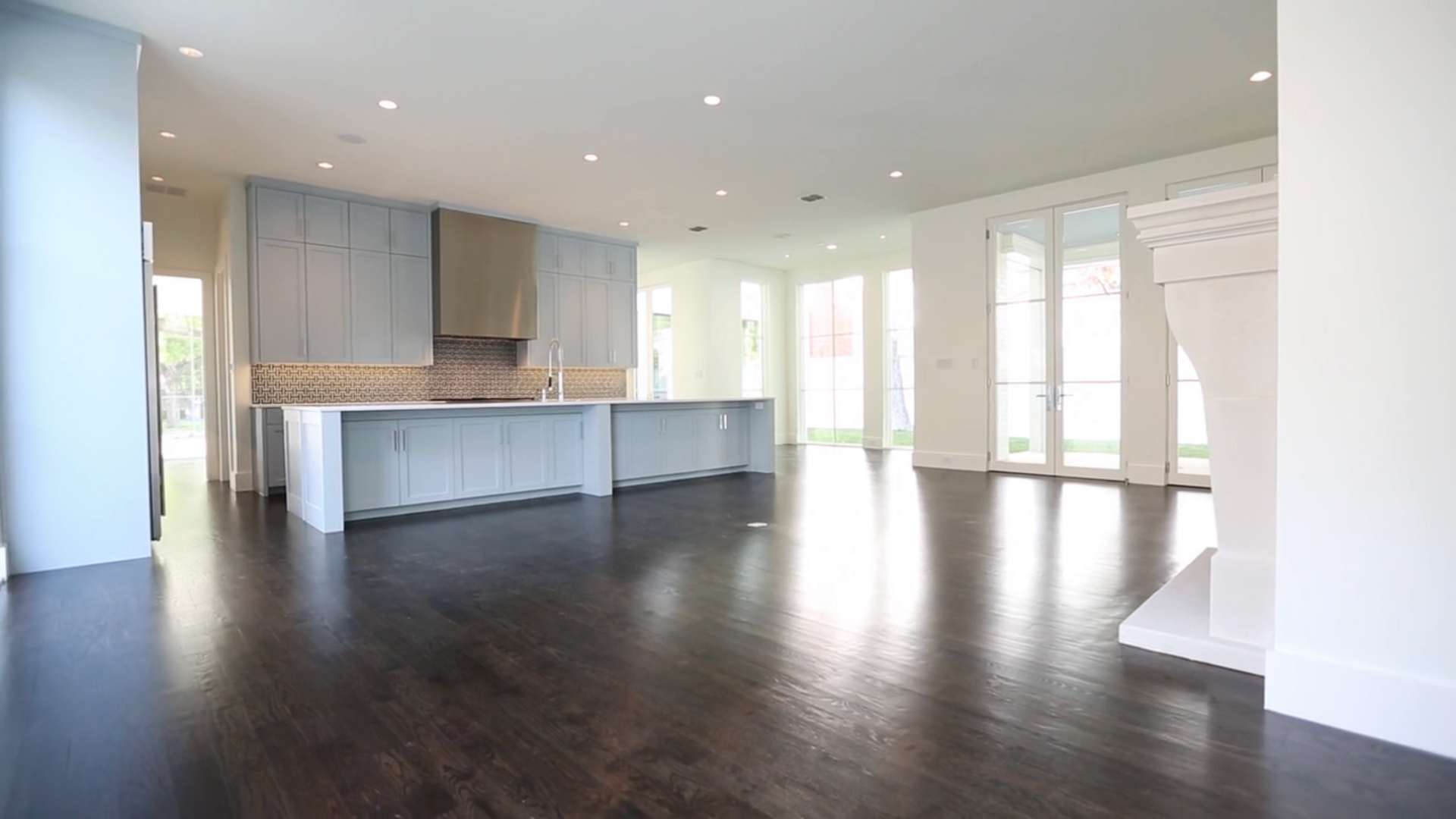 LMH – Living Modern Furnishings & Design